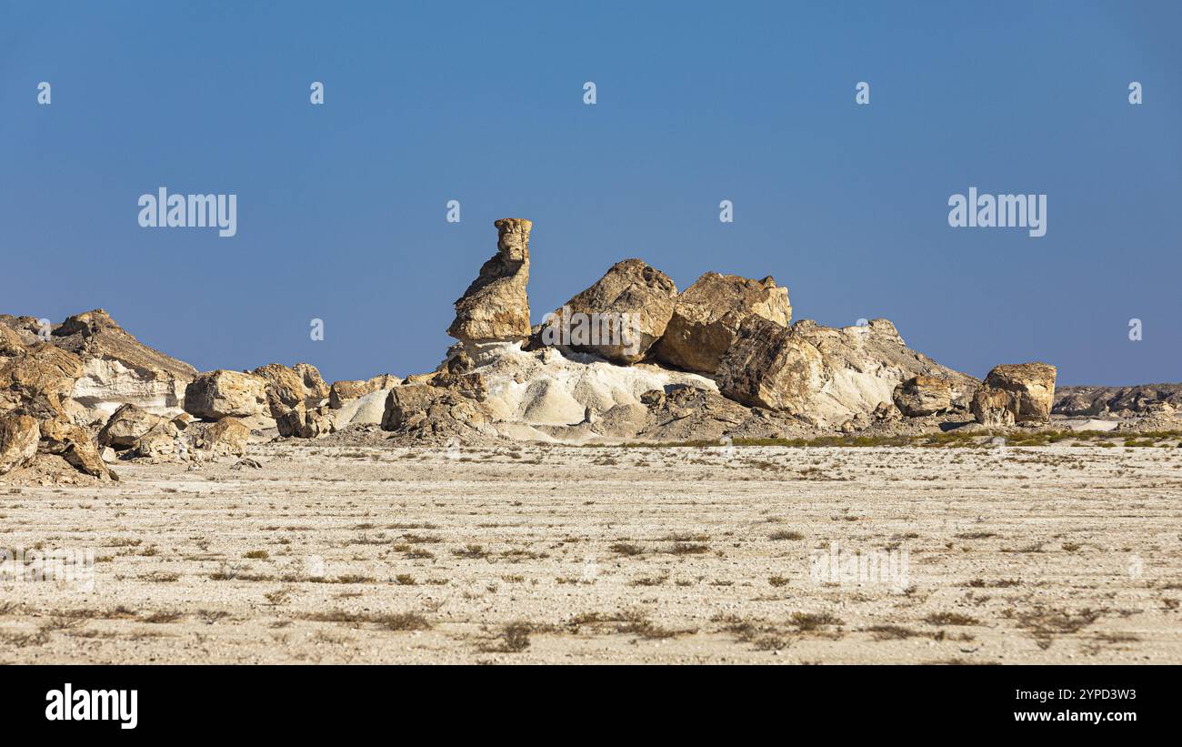 Striking rock formation in the Huqf stone desert, Arabian Peninsula ...