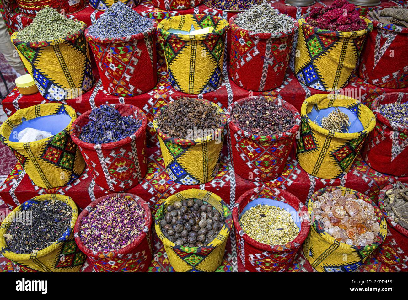 Spice stall in the souk of Mutrah, Muscat, Arabian Peninsula, Sultanate ...