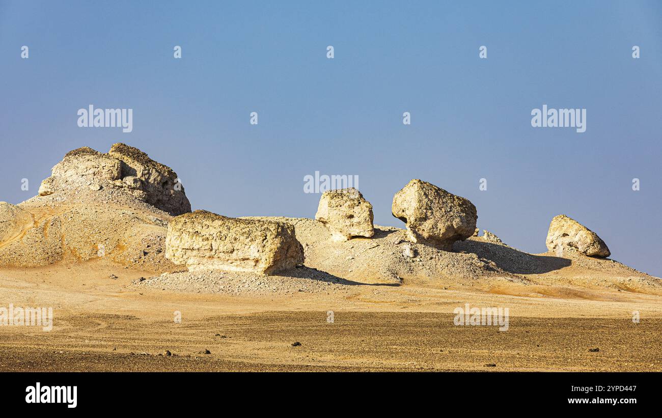 Striking rock formation in the Huqf stone desert, Arabian Peninsula ...