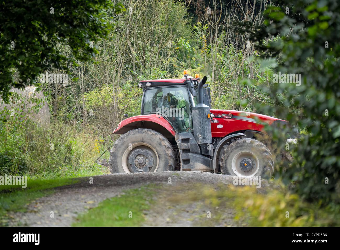 a 35000 water tanker towed by a large red Case Puma 340 tractor Stock ...
