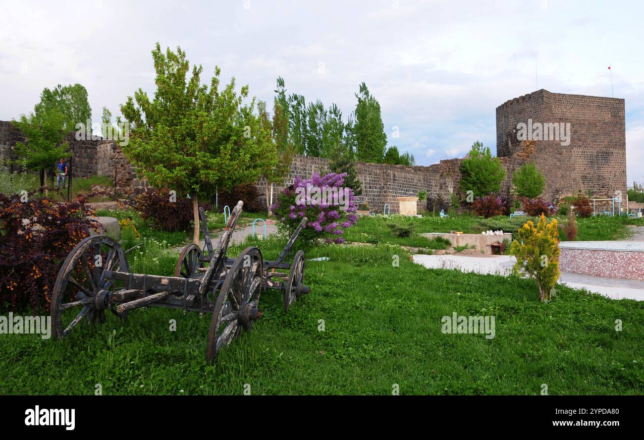 Malazgirt Castle in Mus, Turkey Stock Photo - Alamy