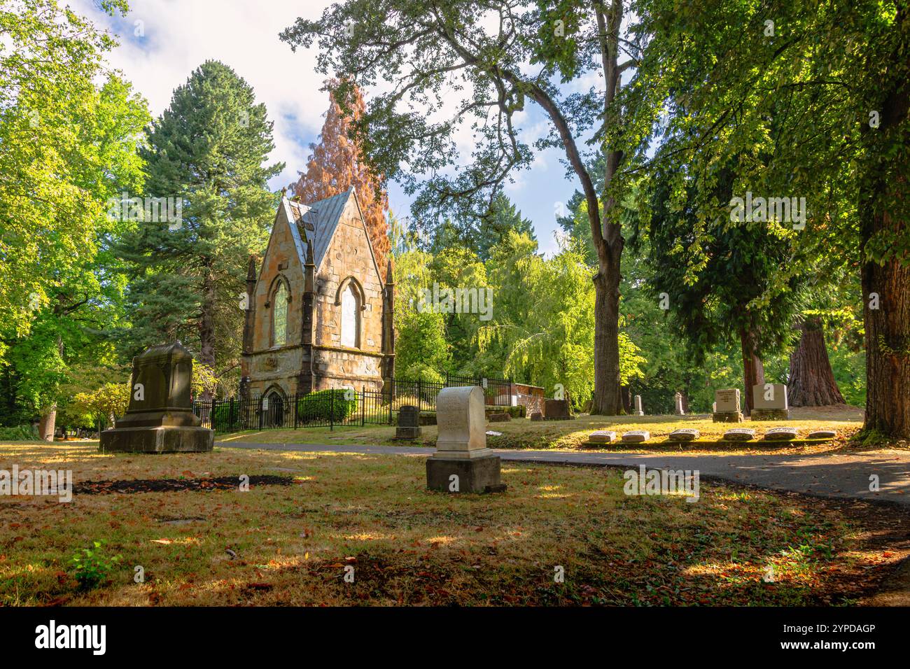 Lone fir pioneer cemetery hi-res stock photography and images - Alamy