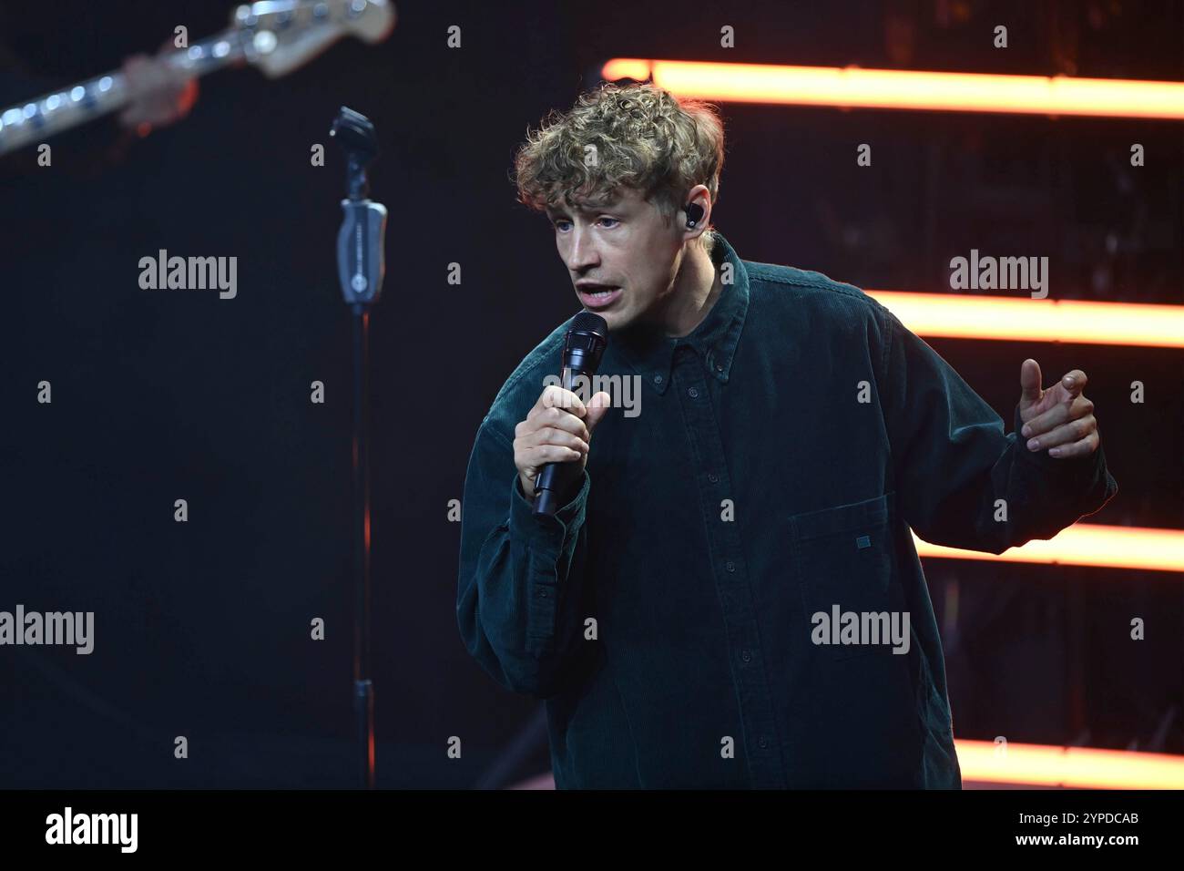 Duesseldorf, Deutschland. 29th Nov, 2024. Tim BENDZKO, singer, musician ...