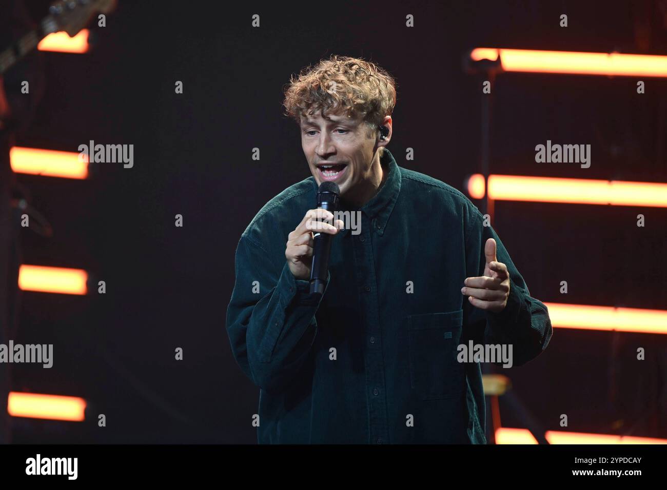 Duesseldorf, Deutschland. 29th Nov, 2024. Tim BENDZKO, singer, musician ...