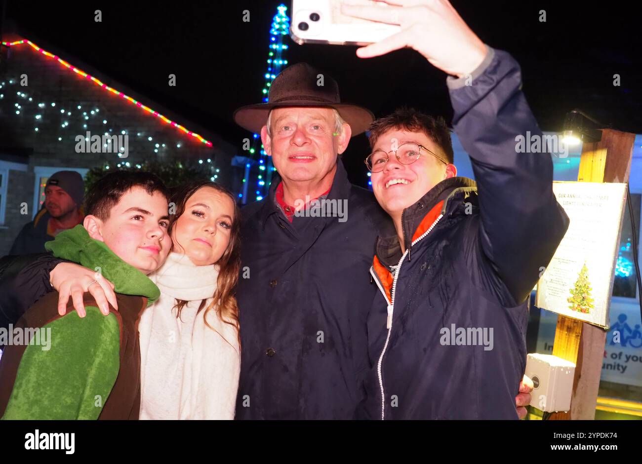 Actor Martin Clunes turned on the Christmas lights at a tiny bungalow ...