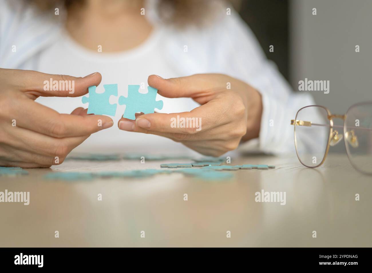 Business woman hands assembling puzzle details concept of finding ...