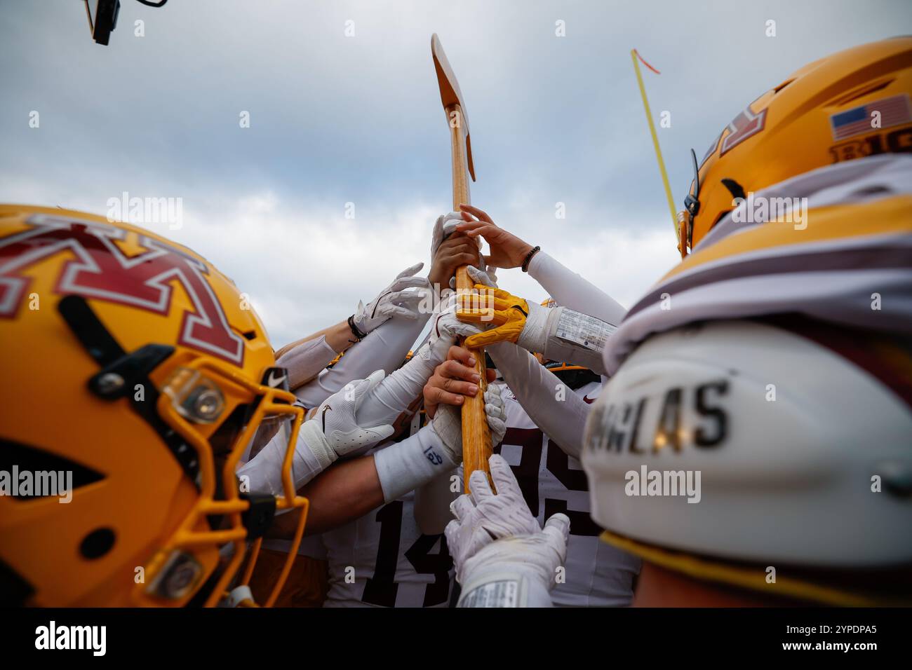 Madison, WI, USA. 29th Nov, 2024. Minnesota Golden Gophers celebrate ...