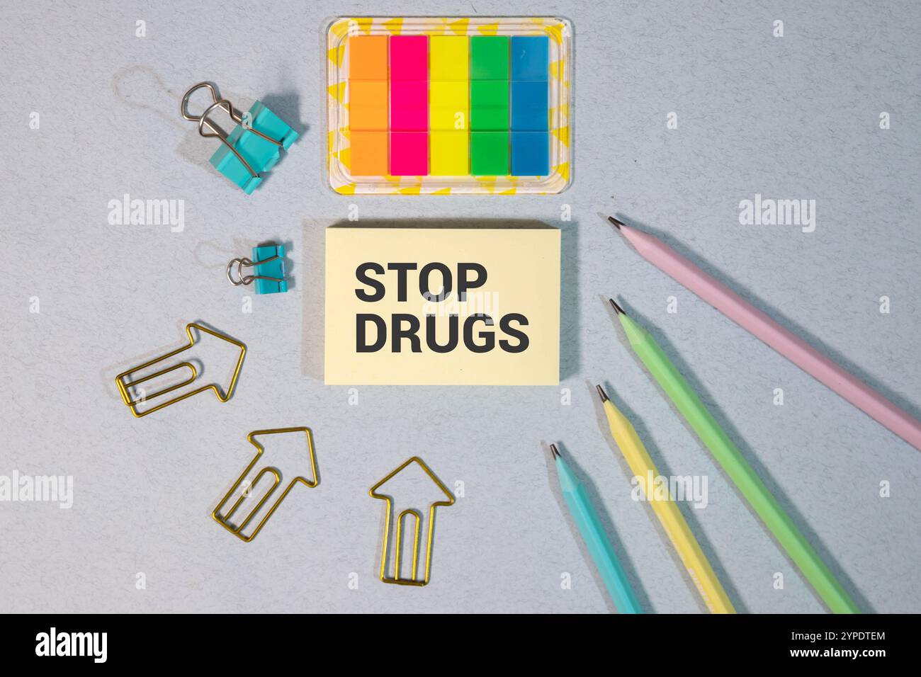 Syringe injection and label tag with text DRUG FREE Stock Photo - Alamy