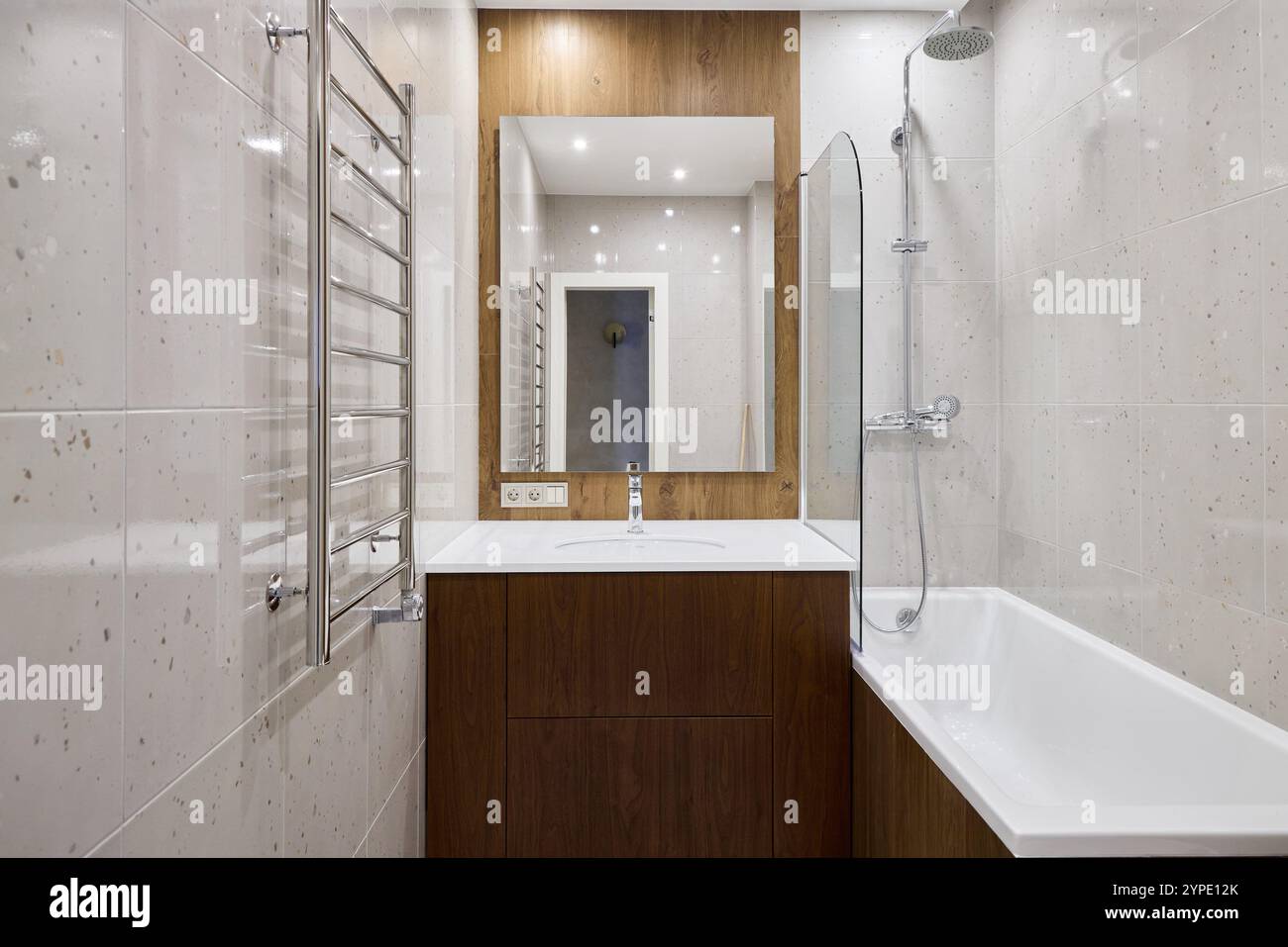 Explore Modern Bathroom Design with Elegant Finishes that Combine Style ...