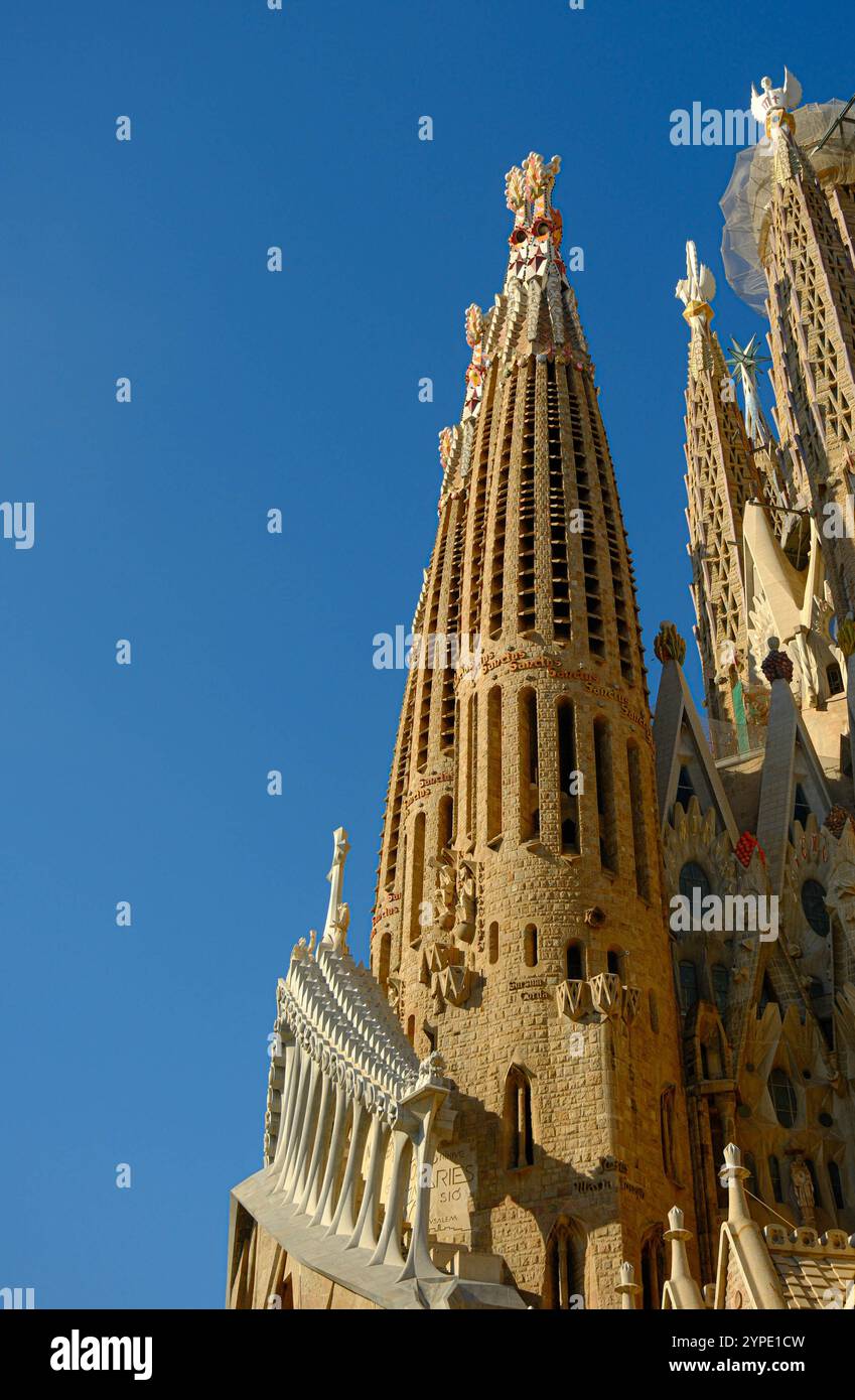 BARCELONA, SPAIN - October 3, 2024: The Sagrada Fam lia, Antoni Gaudis iconic basilica, stands ...