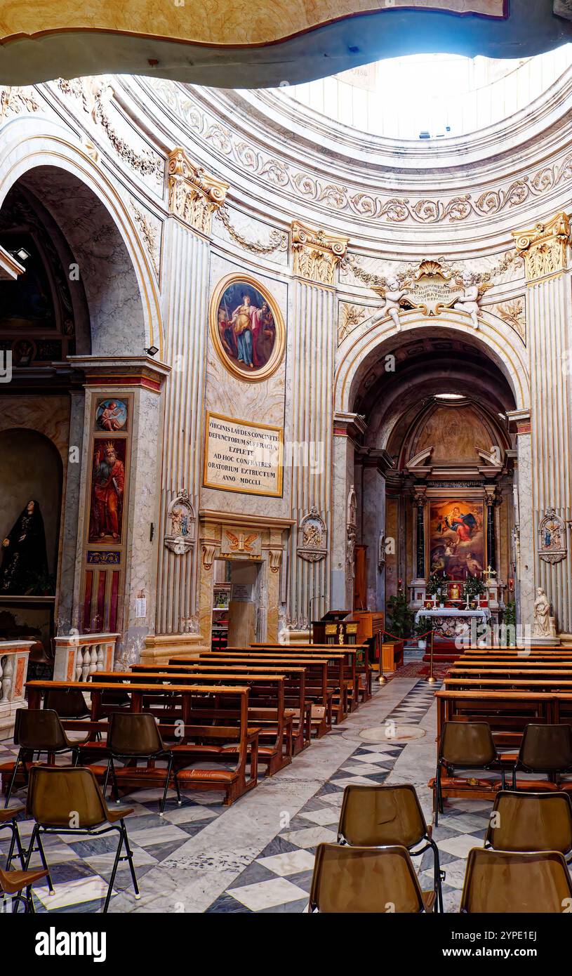 Small church interior hi-res stock photography and images - Alamy