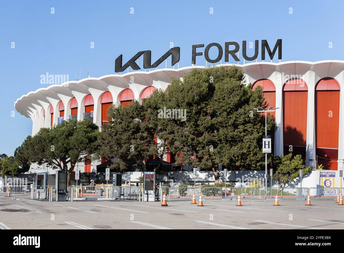 The Kia Forum is an indoor multi-purpose arena featuring the world's ...