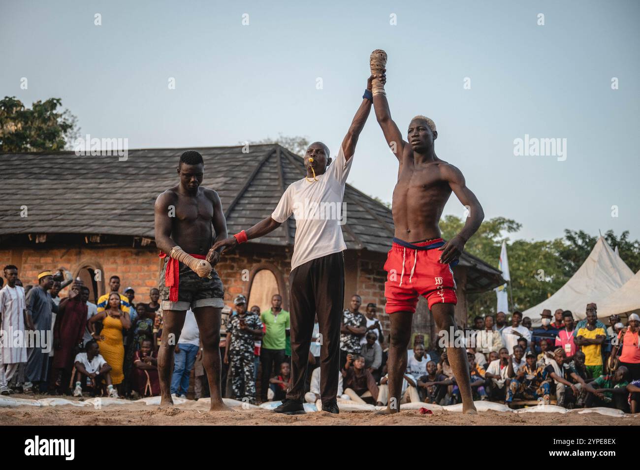 Abuja, Nigeria. 28th Nov, 2024. The Dambe boxing referee announces the ...