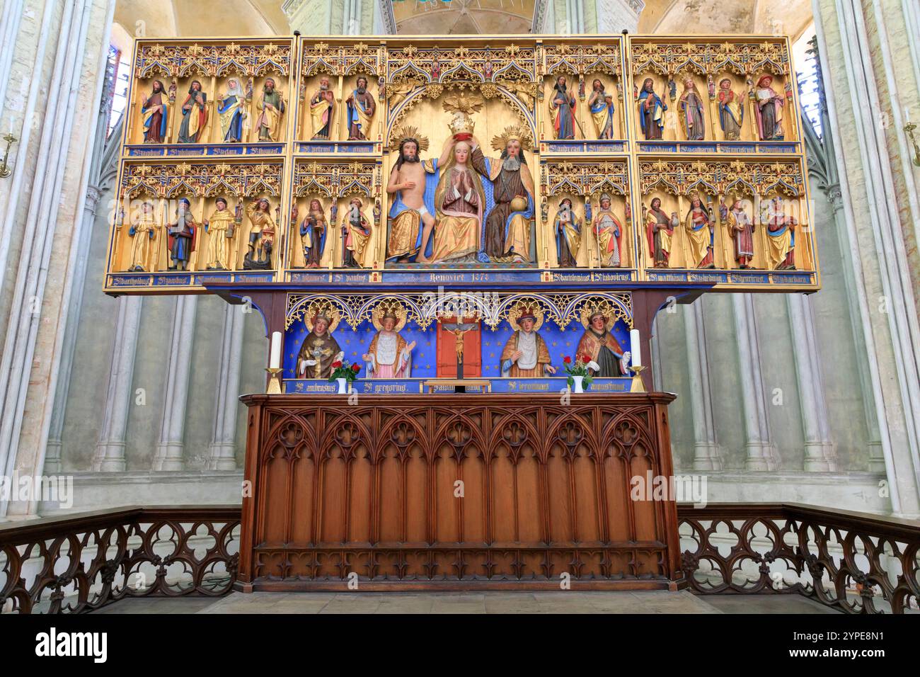 St marys coronation altar hi-res stock photography and images - Alamy