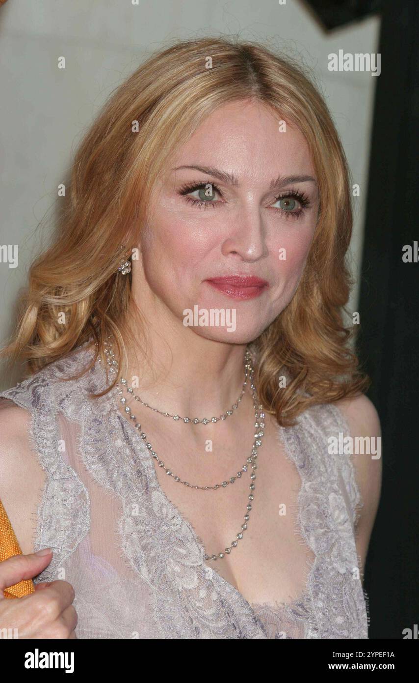 Madonna 2005 hi-res stock photography and images - Alamy