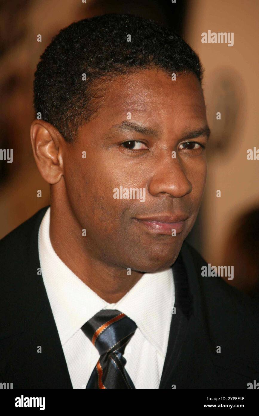 Denzel Washington attends the premiere of "Inside Man" at Ziegfeld ...