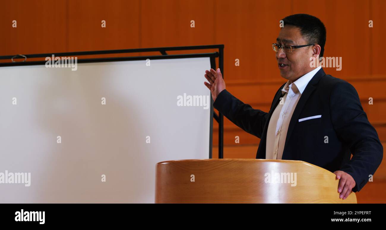 Public speaking event presentation hi-res stock photography and images ...