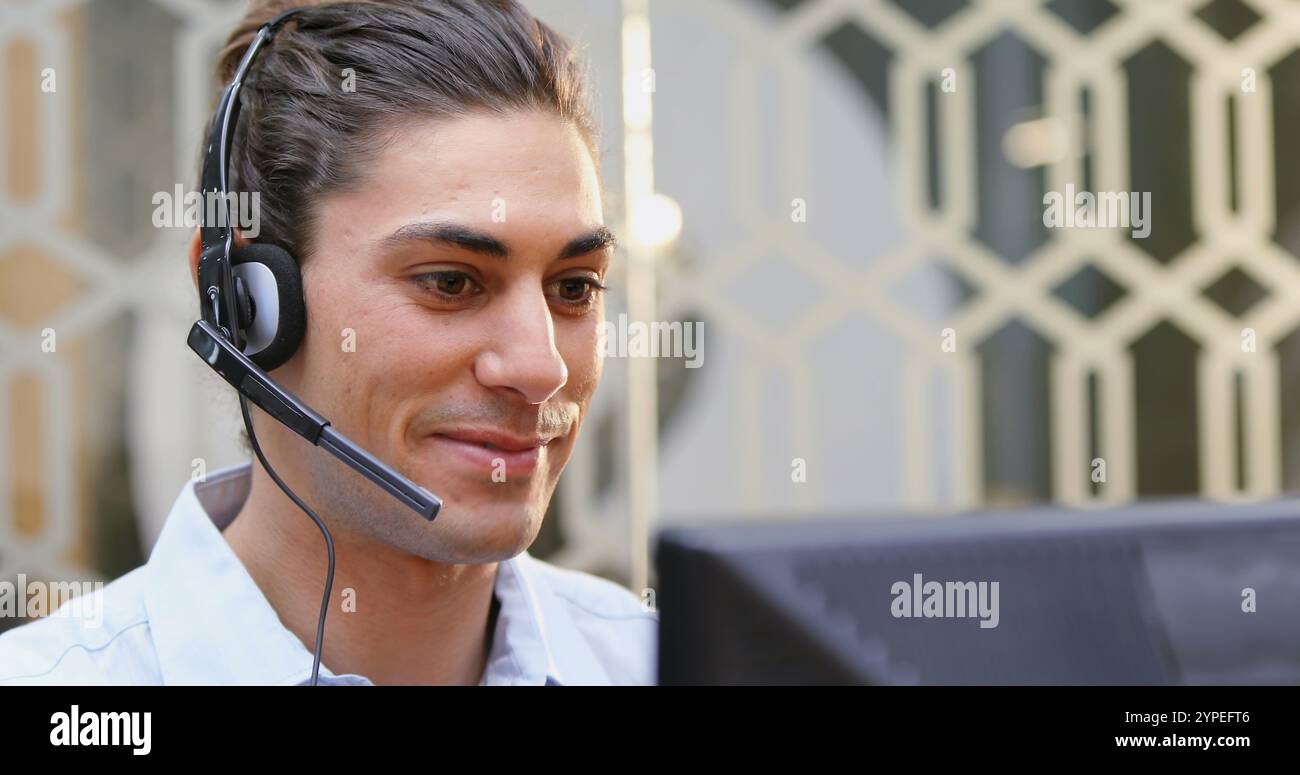 Customer talking employee hi-res stock photography and images - Alamy
