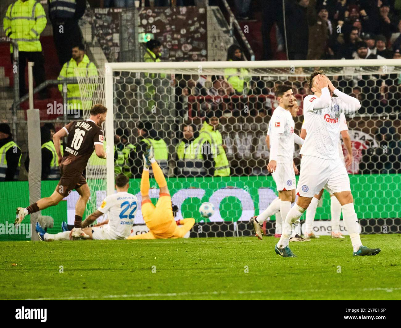 Hamburg, Deutschland. 29th Nov, 2024. Johannes Eggestein (FC St. Pauli ...