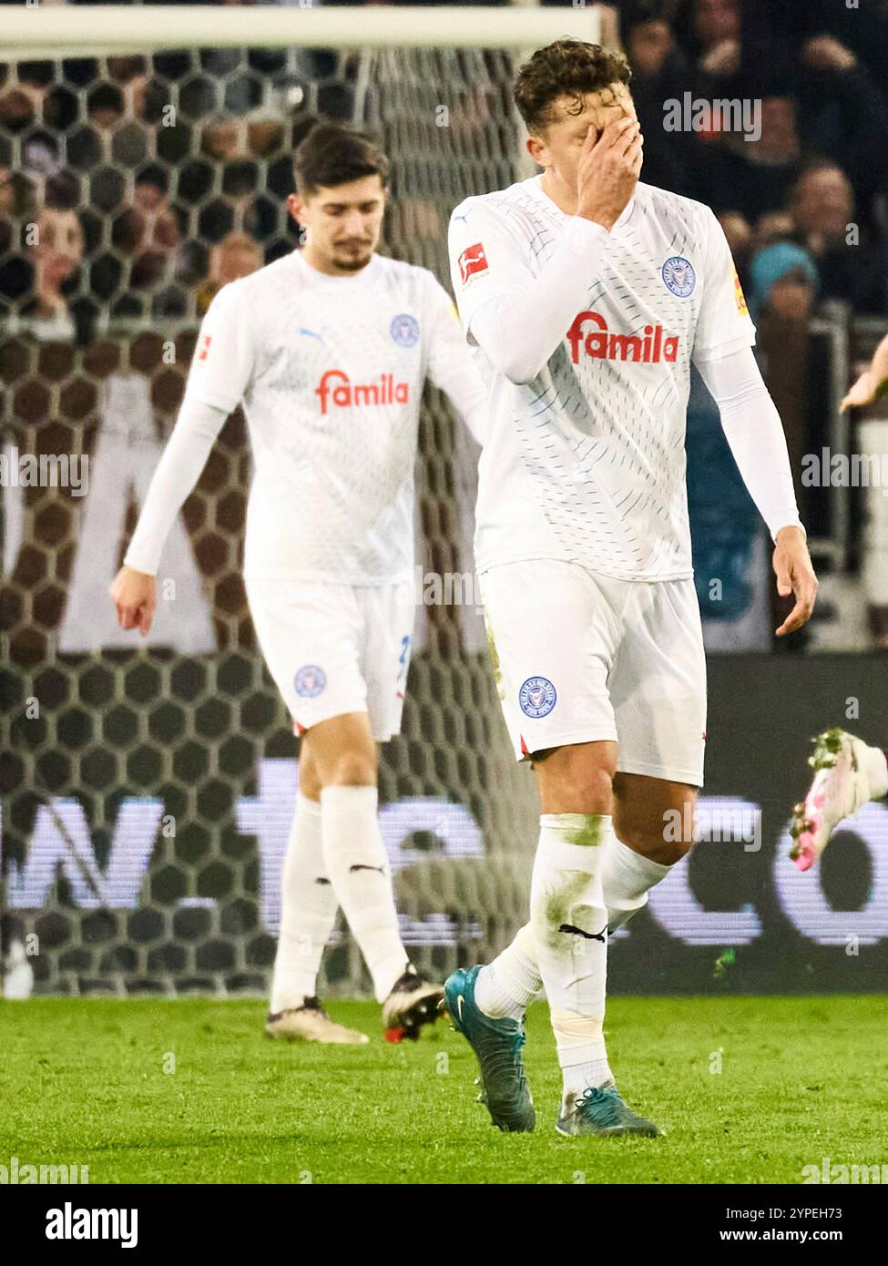 Johannes Eggestein (FC St. Pauli #11) schiesst in der 85 Spielminute ...