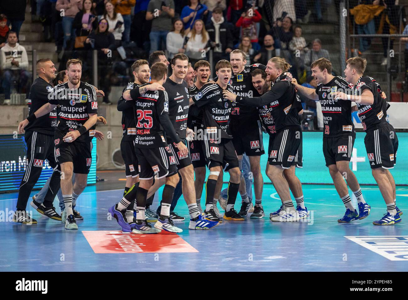 Jubel bei der Erlangener Mannschaft nach dem Sieg, auf welchen sie lange gewartet haben. HC ...