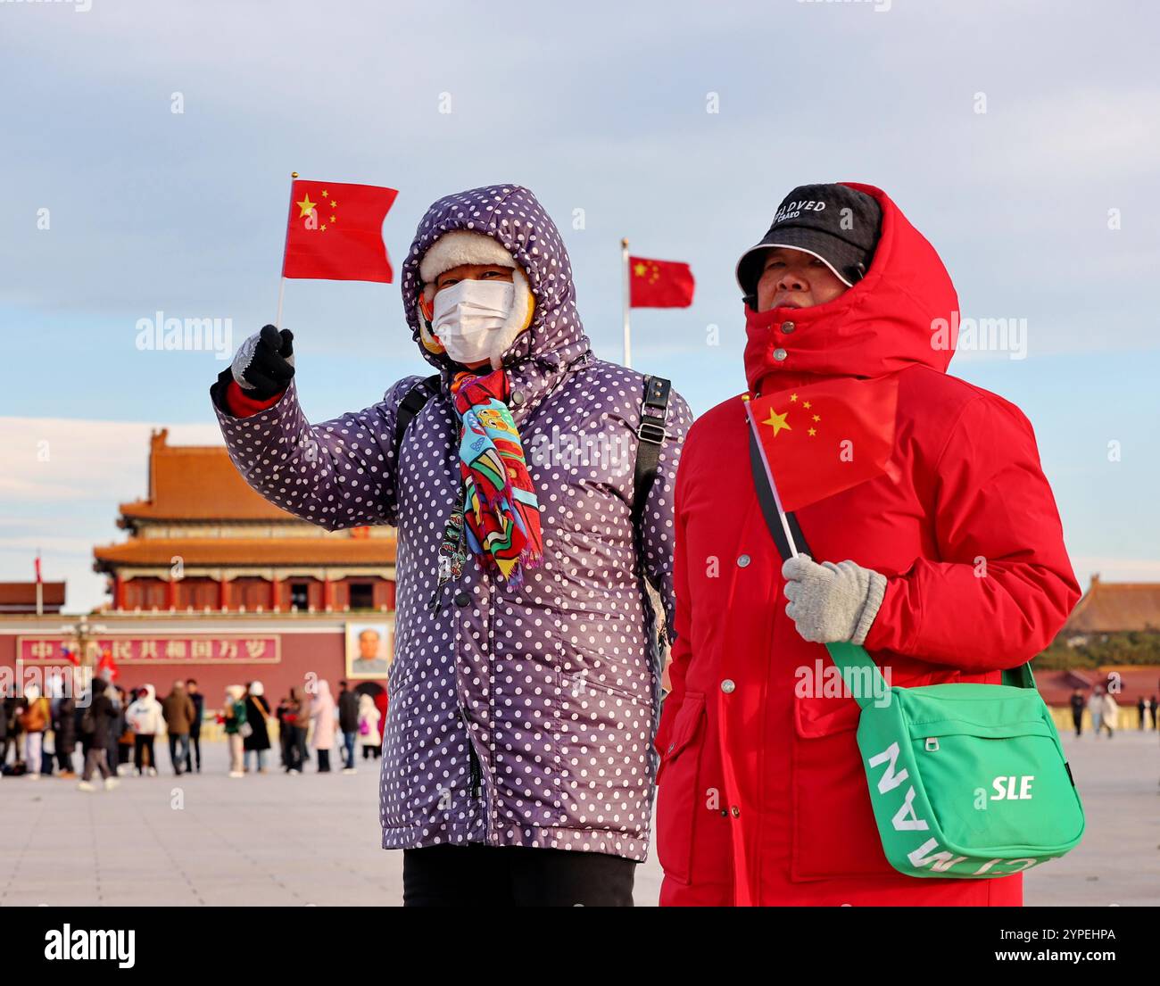 Tourists wear thick clothes to visit the Tiananmen Square in Beijing ...