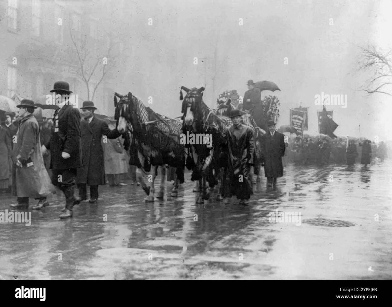 A funereal procession to mourn the 146 victims of the Triange ...