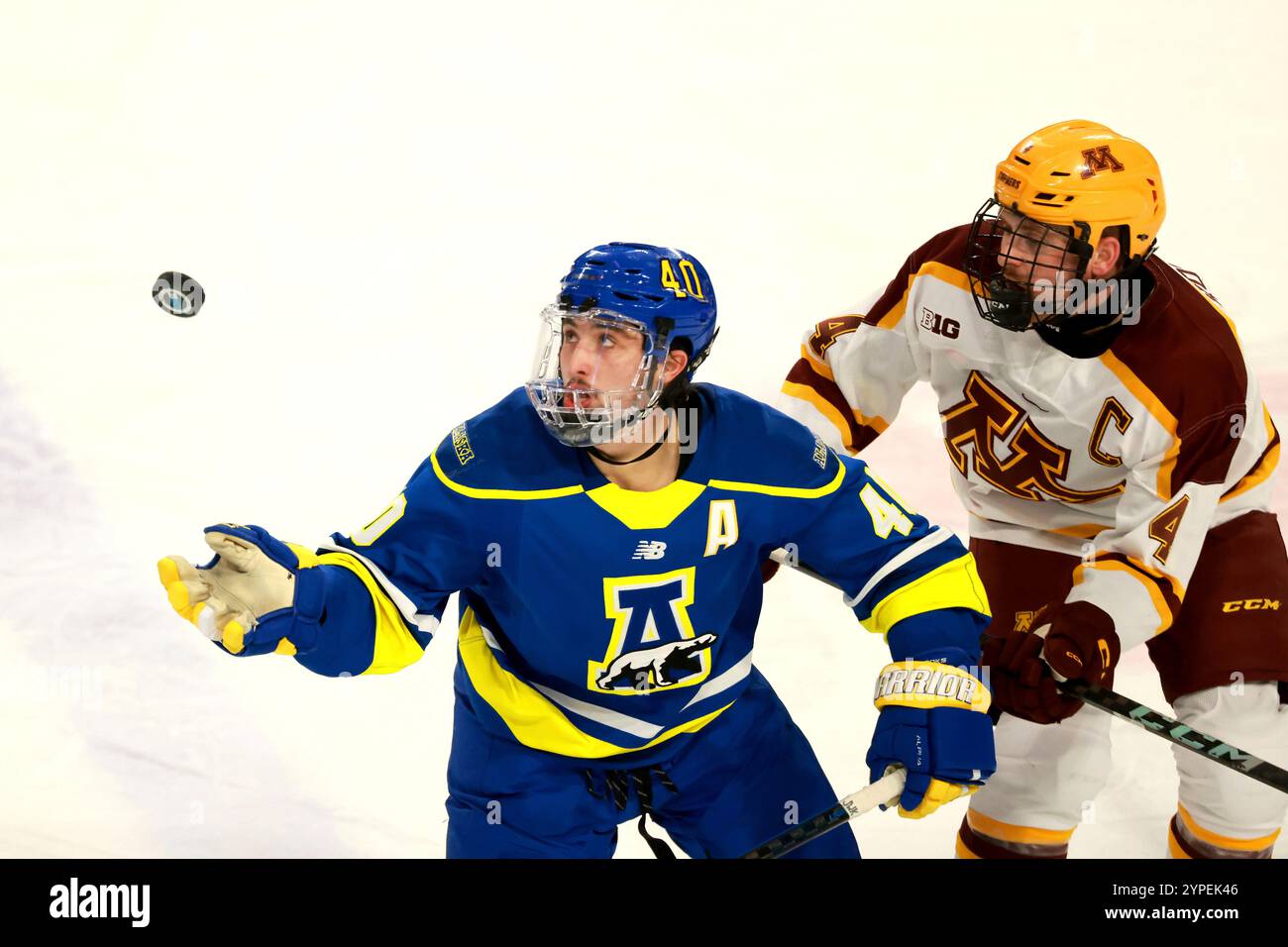 Alaska forward Matt Koethe (40) catches the puck in from of Minnesota ...