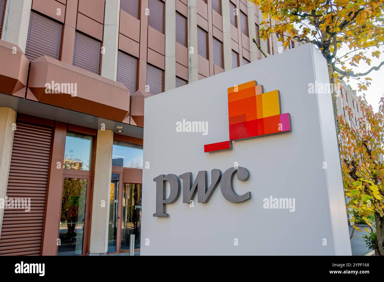 Pwc business logo hi-res stock photography and images - Alamy