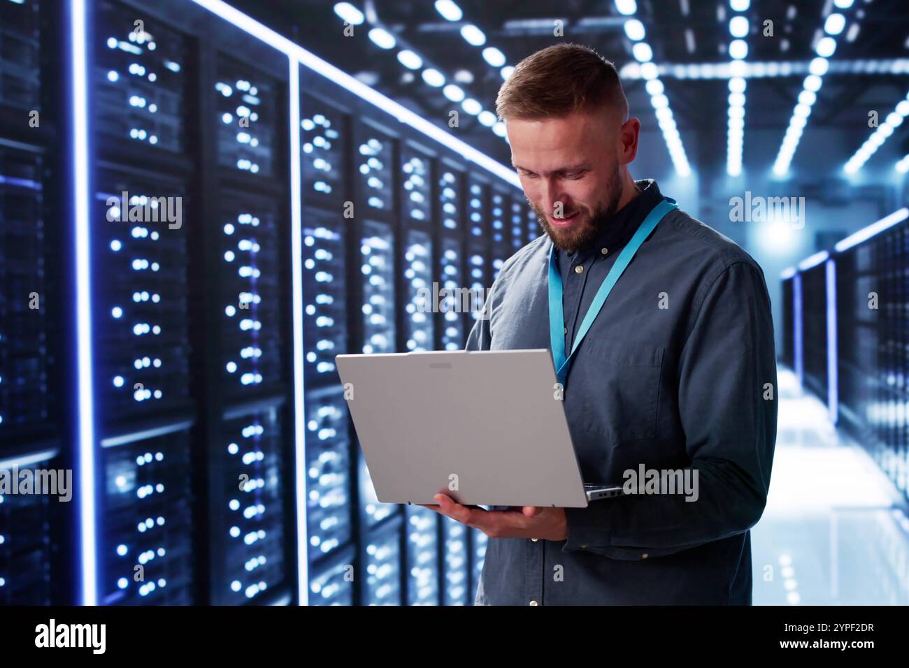 Data Center Cloud Computer Management By Engineer Stock Photo - Alamy