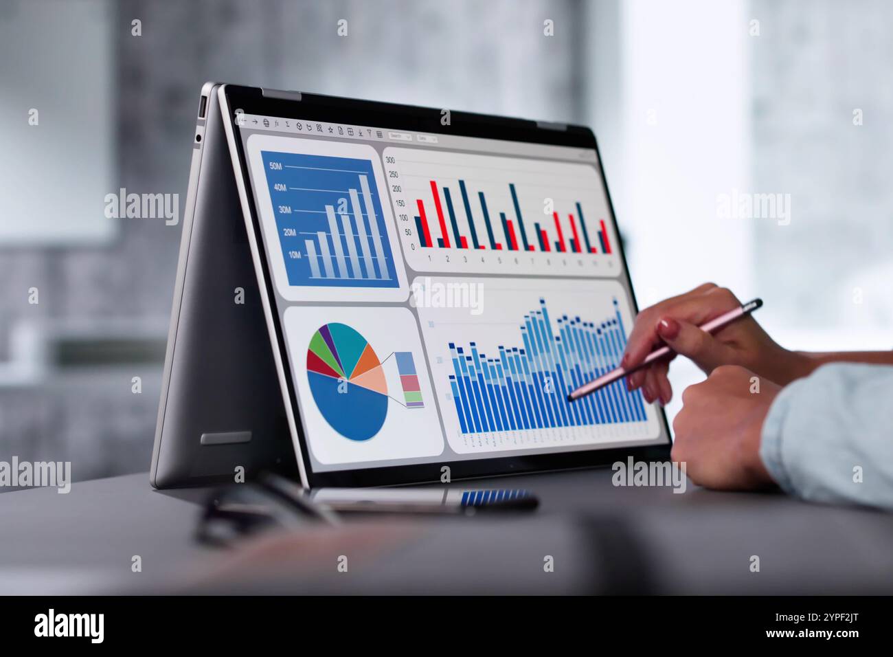 Data Analyst Using Data Analytics KPI Dashboard Stock Photo - Alamy