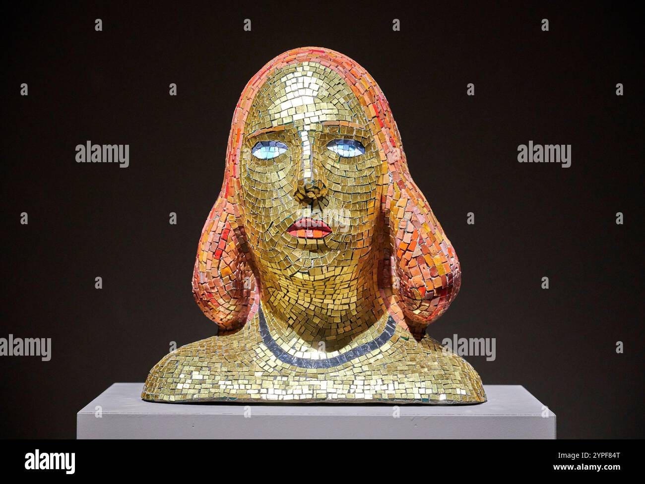 Rosso e oro hi-res stock photography and images - Alamy