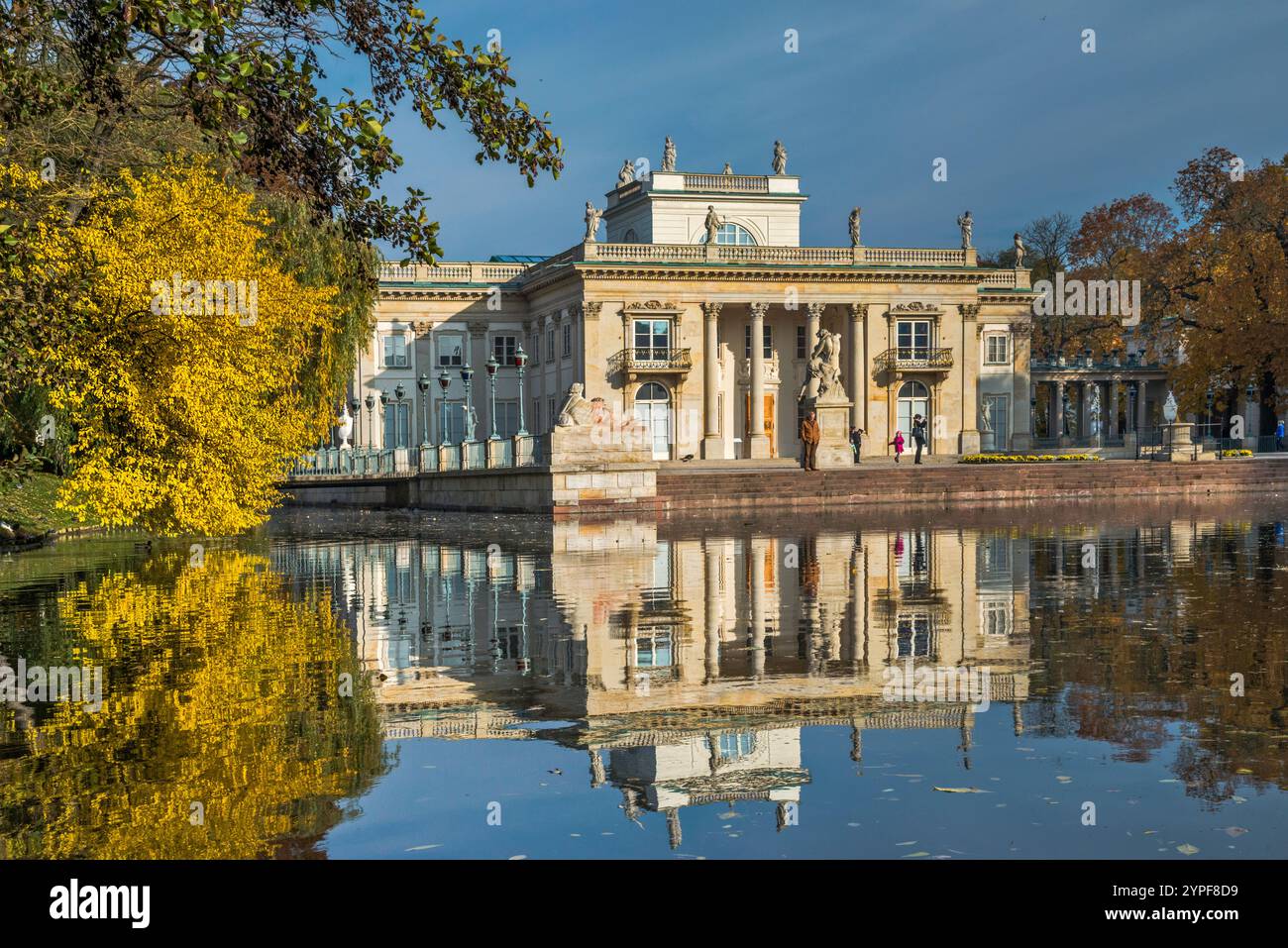 Warsaw lazienki park reflection water lake hi-res stock photography and ...