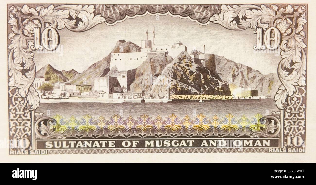 Oman muscat omani dagger khanjar hi-res stock photography and images ...