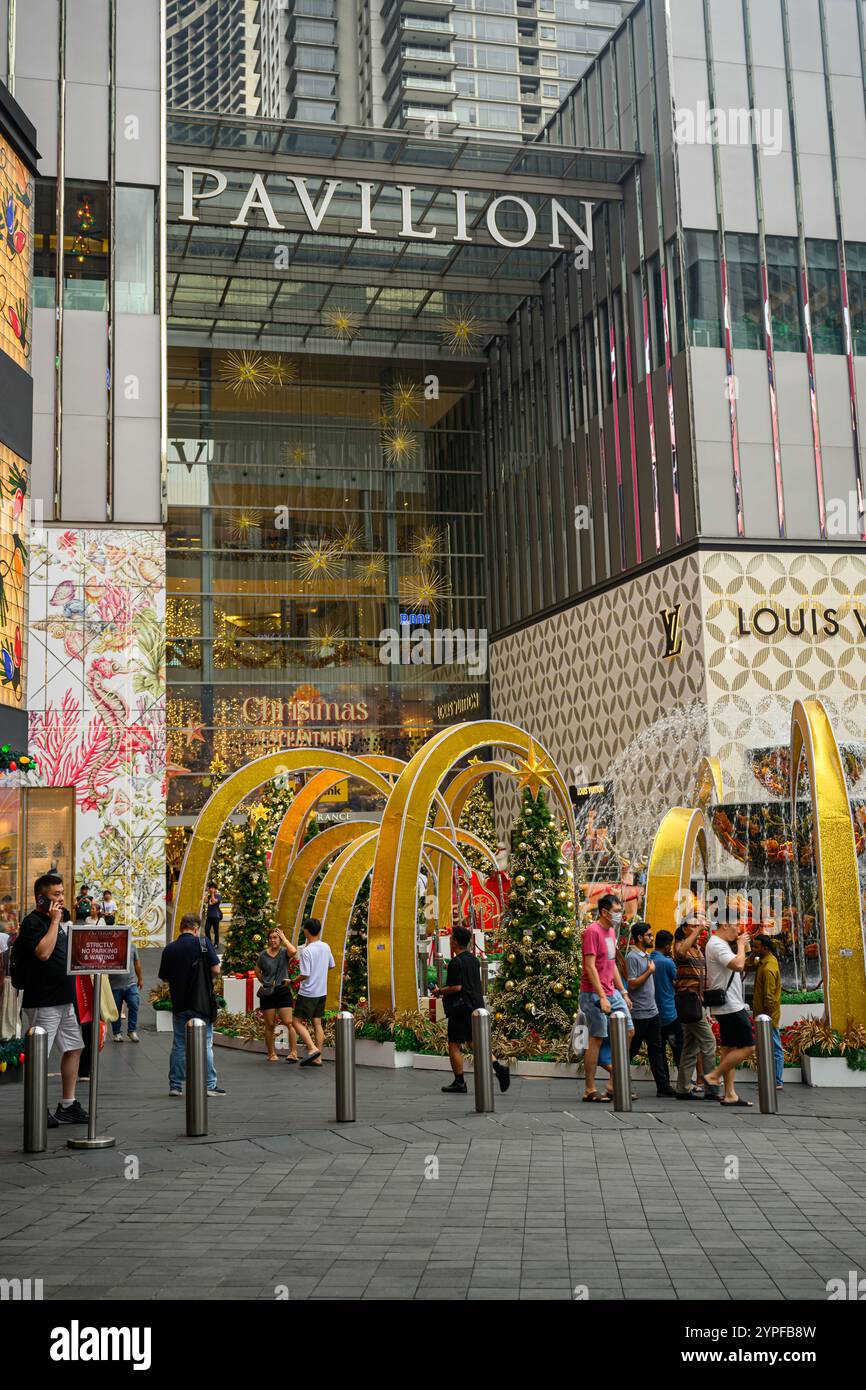 Main entrance pavilion shopping hi-res stock photography and images - Alamy