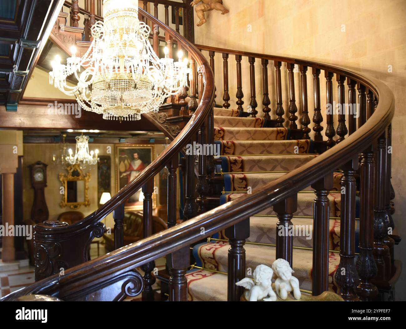 Elegant entrance hall hi-res stock photography and images - Alamy