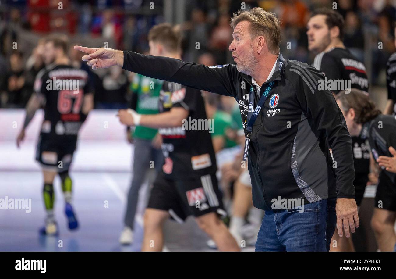 Martin Schwalb (HC Erlangen, Trainer) gibt in den Schlussminuten die ...