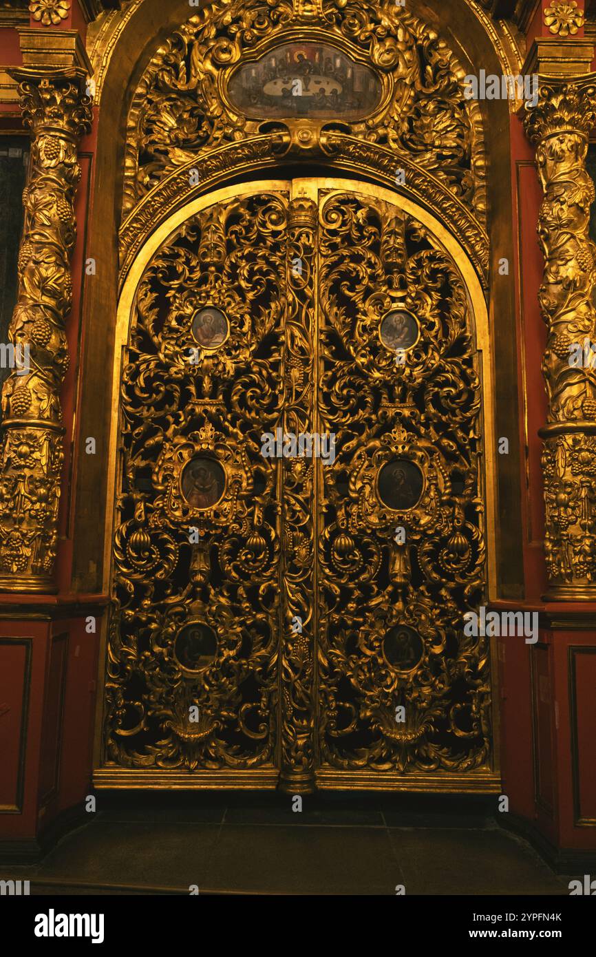 Moscow kremlin interior hi-res stock photography and images - Alamy