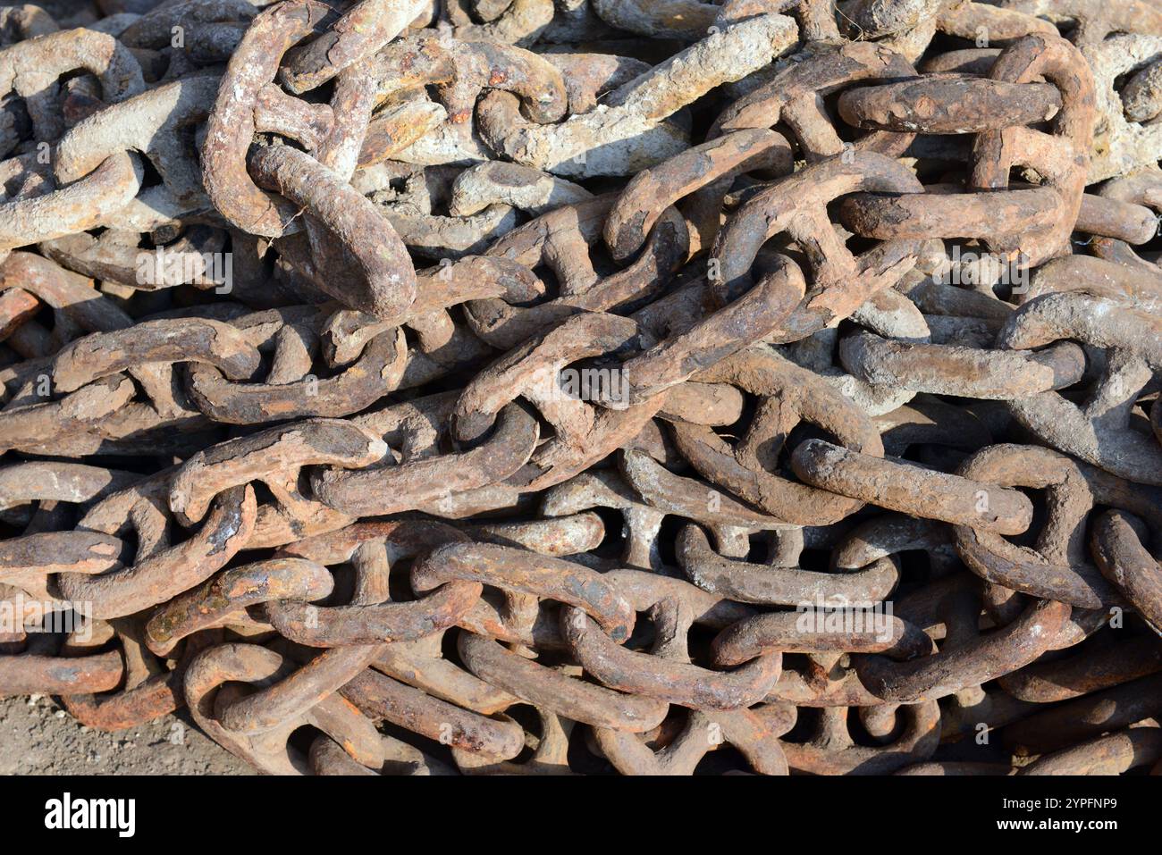 Heavy duty chains displayed at a market in Dhaka, Bangladesh Stock ...