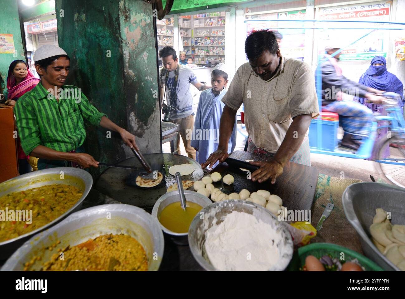 A Bengali man preparing fresh roti in a small restaurant in Dhaka ...
