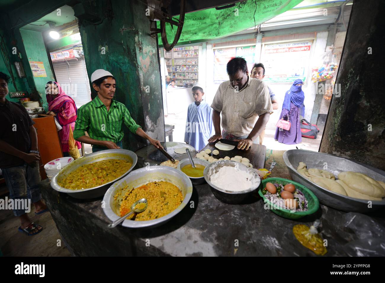 A Bengali man preparing fresh roti in a small restaurant in Dhaka ...