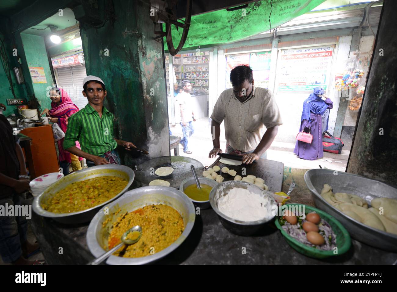 A Bengali man preparing fresh roti in a small restaurant in Dhaka ...