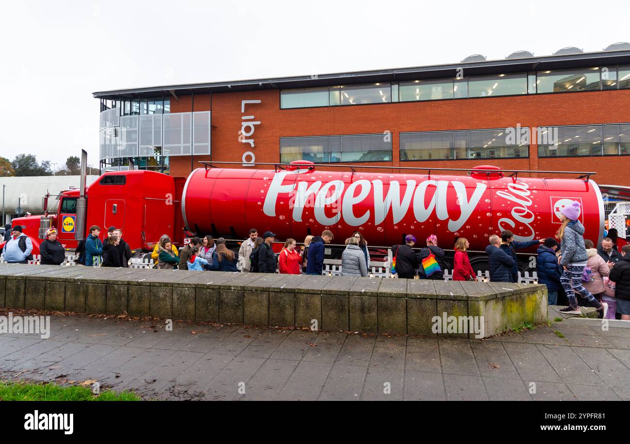 Lidls christmas freeway truck hi-res stock photography and images - Alamy