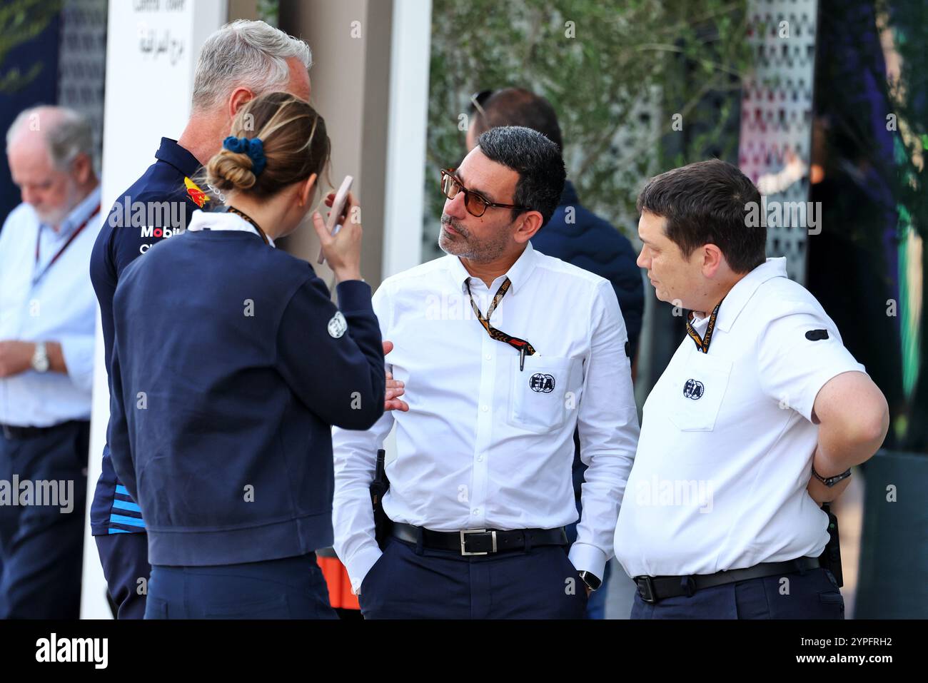 (L to R): Jonathan Wheatley (GBR) Red Bull Racing Team Manager with Rui ...
