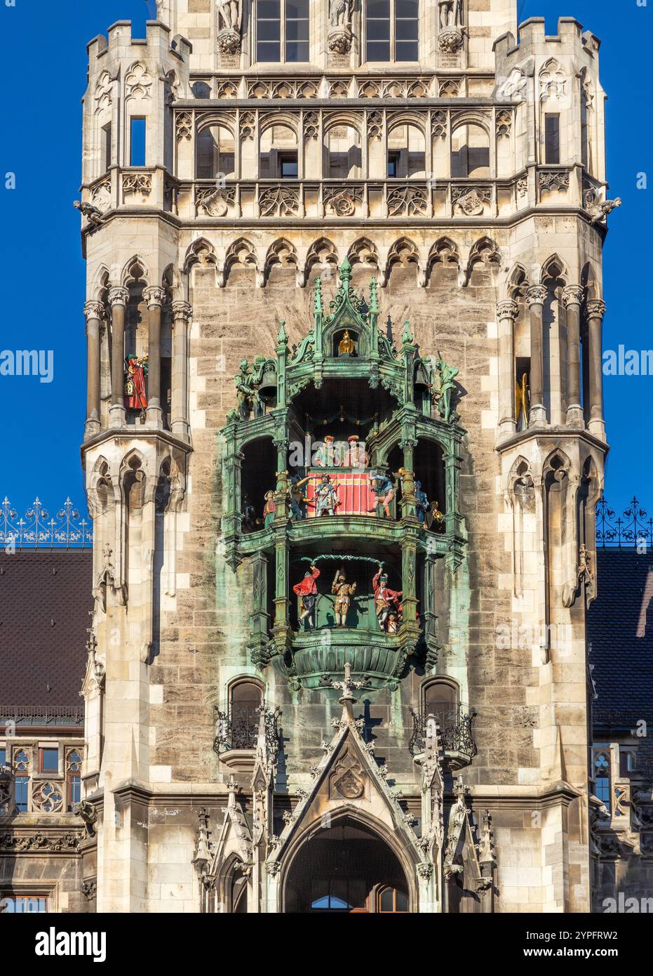 carillon with historic puppets at tne neues Rathaus - engl new city ...