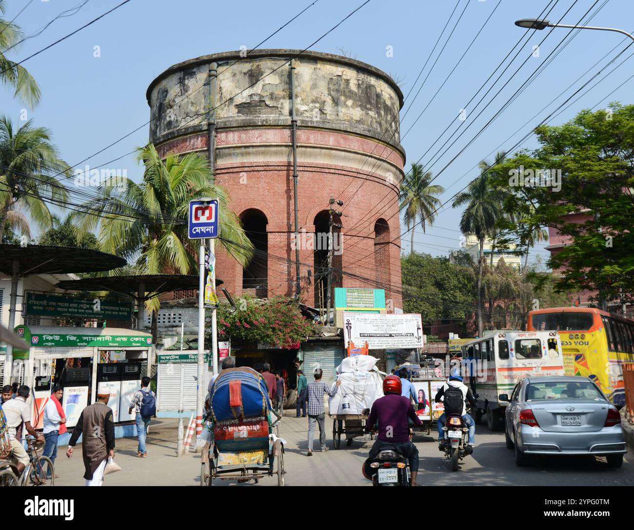 The Bahadur Shah park water tank in Dhaka, Bangladesh Stock Photo - Alamy