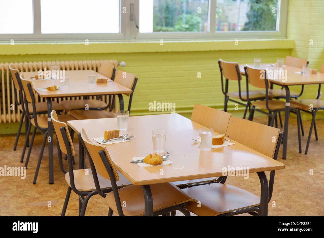 School dining table with water hi-res stock photography and images - Alamy