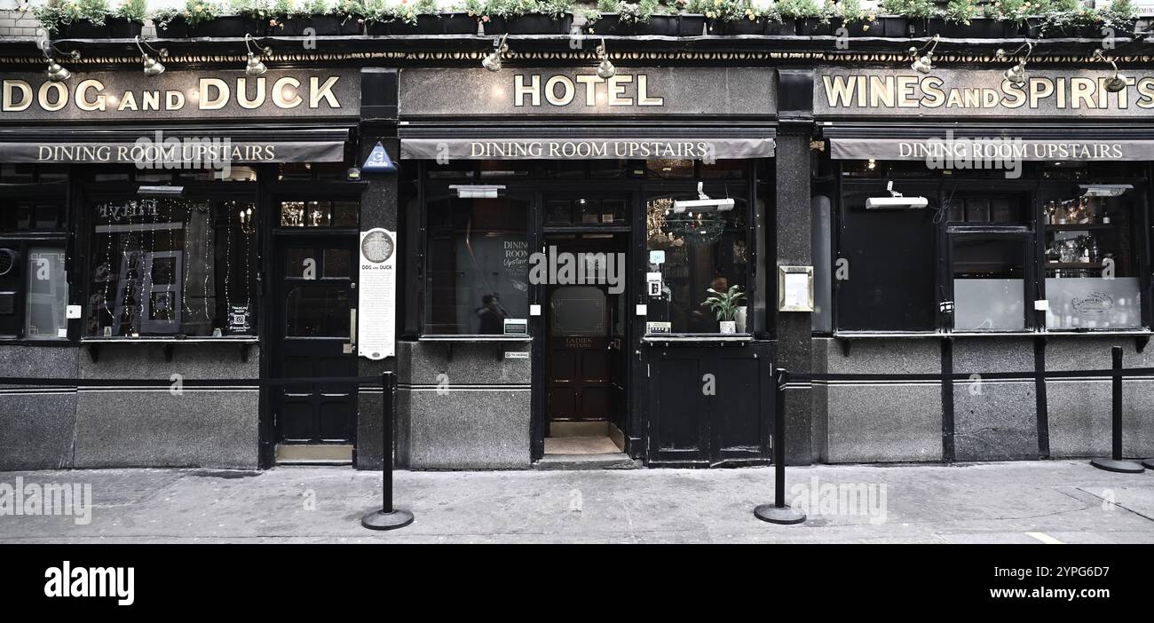 Dog and duck pub soho london hi-res stock photography and images - Alamy