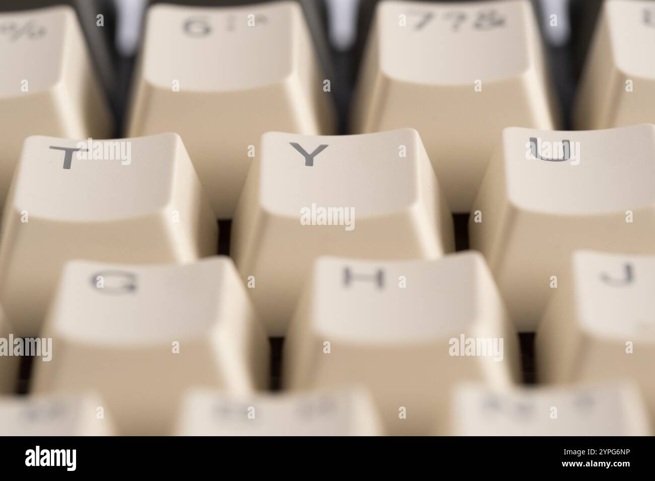 Keyboard closeup with beige keys, small depth of field Stock Photo - Alamy
