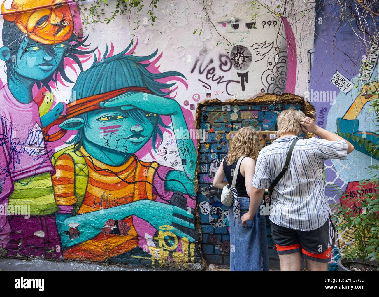 Berlin people lifestyle architecture hi-res stock photography and ...